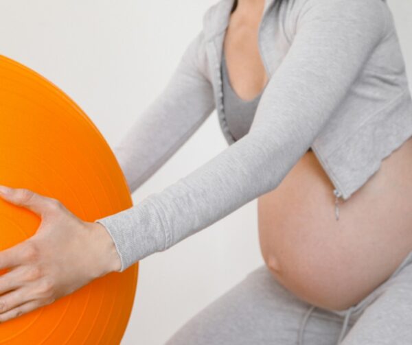 How to Use a Birthing Ball During Pregnancy And Labor
